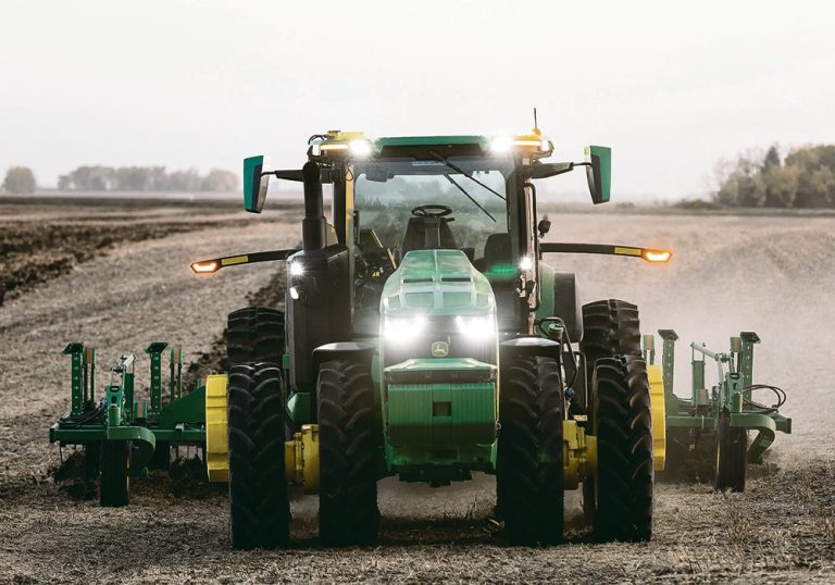 Deere reaches for fully autonomous fleet by 2030 - Alberta Farmer Express